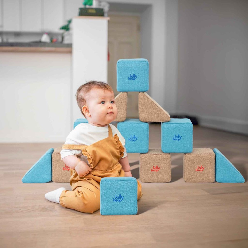Large soft magnetic blocks - cognitive play with JollyHeap